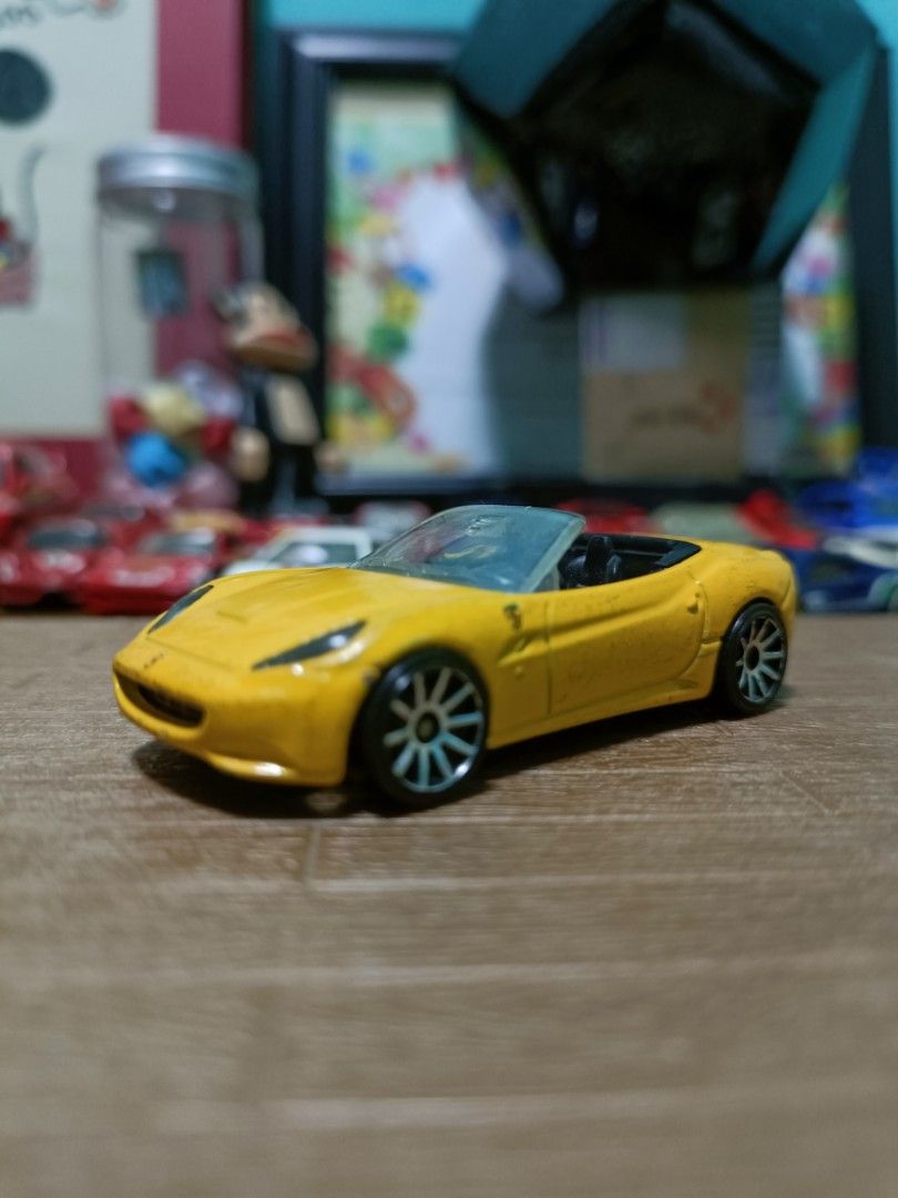 Hot Wheels Yellow California Convertible Ferrari, Hobbies & Toys, Toys ...