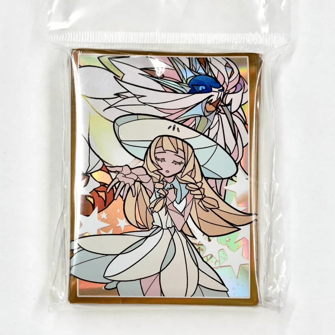 玩具之道-ptcg/寶可夢卡套 寶可夢莉莉艾X日神索爾迦雷歐 玻璃彩繪風格卡套, 書籍、休閒與玩具, 玩具、公仔、桌遊在旋轉拍賣