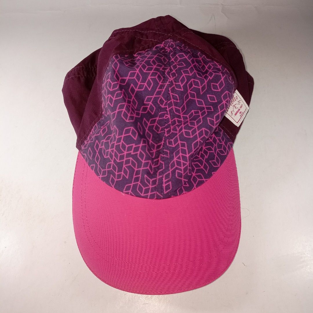 Quechua original Cap, Fesyen Wanita, Aksesoris di Carousell