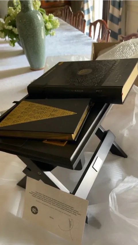 Rizalman Set Rihal dan Mushaf Rehal Quran, Hobbies & Toys, Books ...