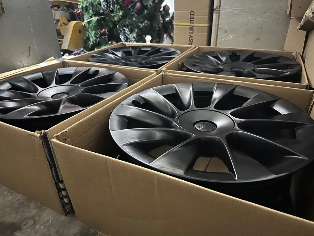 全新Tesla Model Y 原裝20吋鈴，新車落地即拆下，99%新, 汽車配件, 車軚 - Carousell