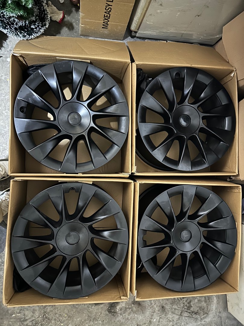 全新Tesla Model Y 原裝20吋鈴，新車落地即拆下，99%新, 汽車配件, 車軚 - Carousell