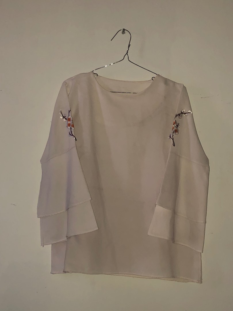 White top (defect), Women's Fashion, Tops, Blouses on Carousell