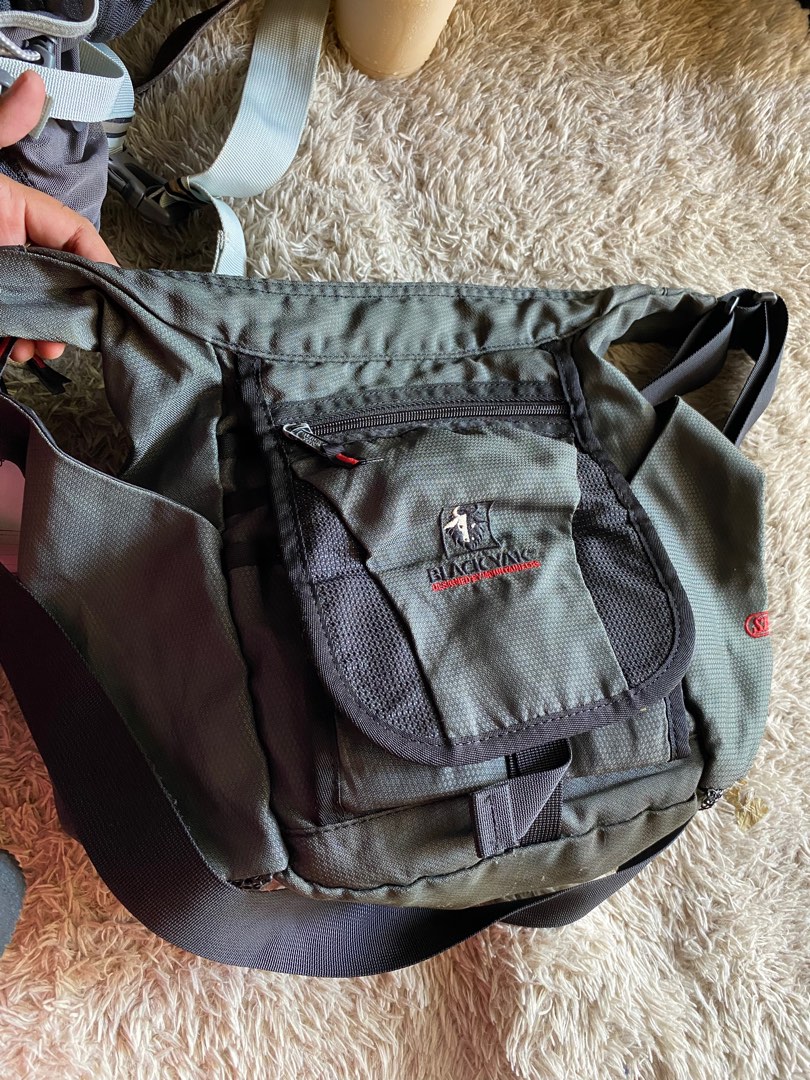 BLACK YAK SLING, Fesyen Pria, Tas & Dompet , Tas Selempang di Carousell