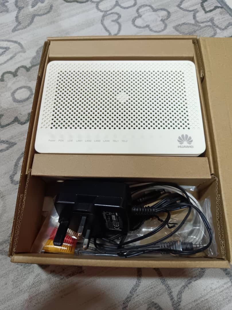 HUAWEI modem HG8240H5, Computers & Tech, Office & Business Technology ...