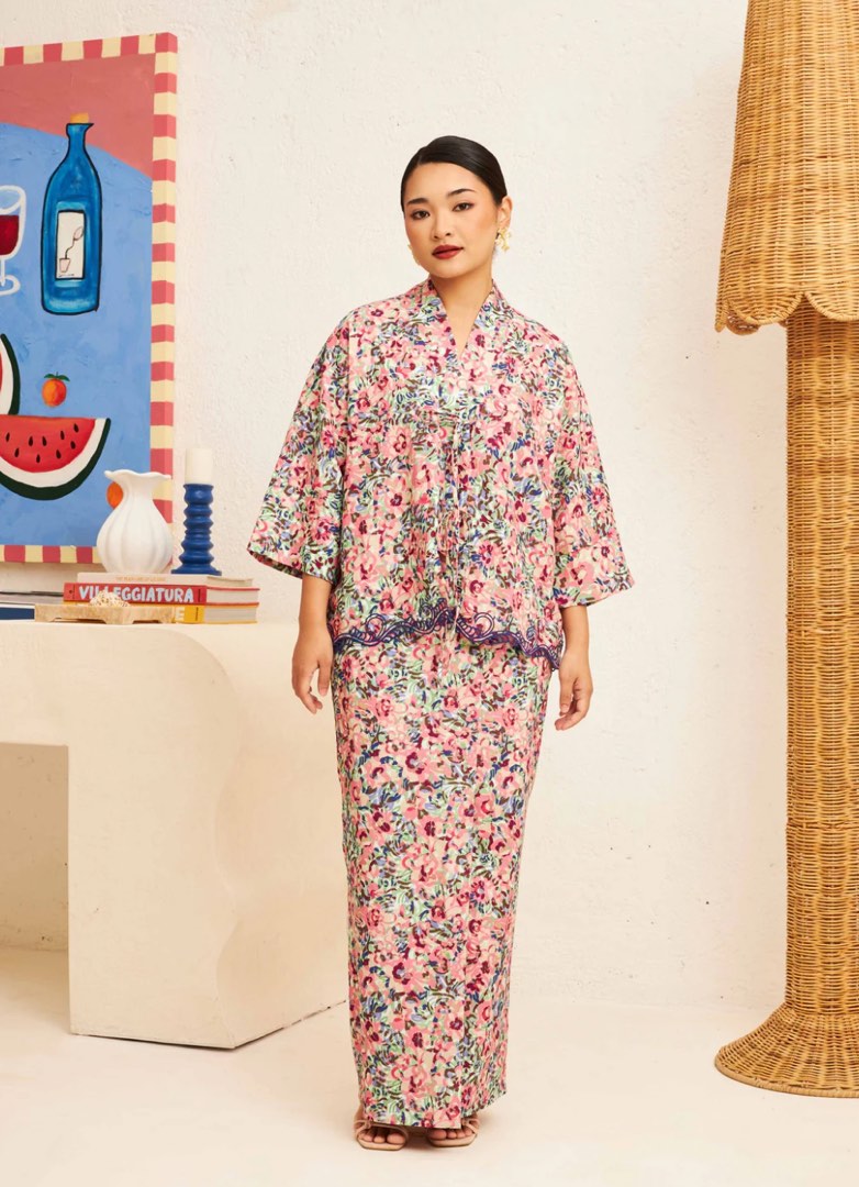 [RENT] HANI MOKHTA FLORES KIMONO SET IN SCARLET, Women's Fashion ...