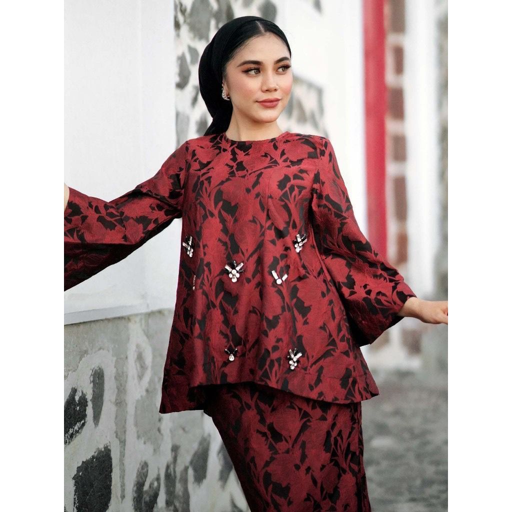 Zefiks Naria Kurung, Women's Fashion, Muslimah Fashion, Baju Kurung ...