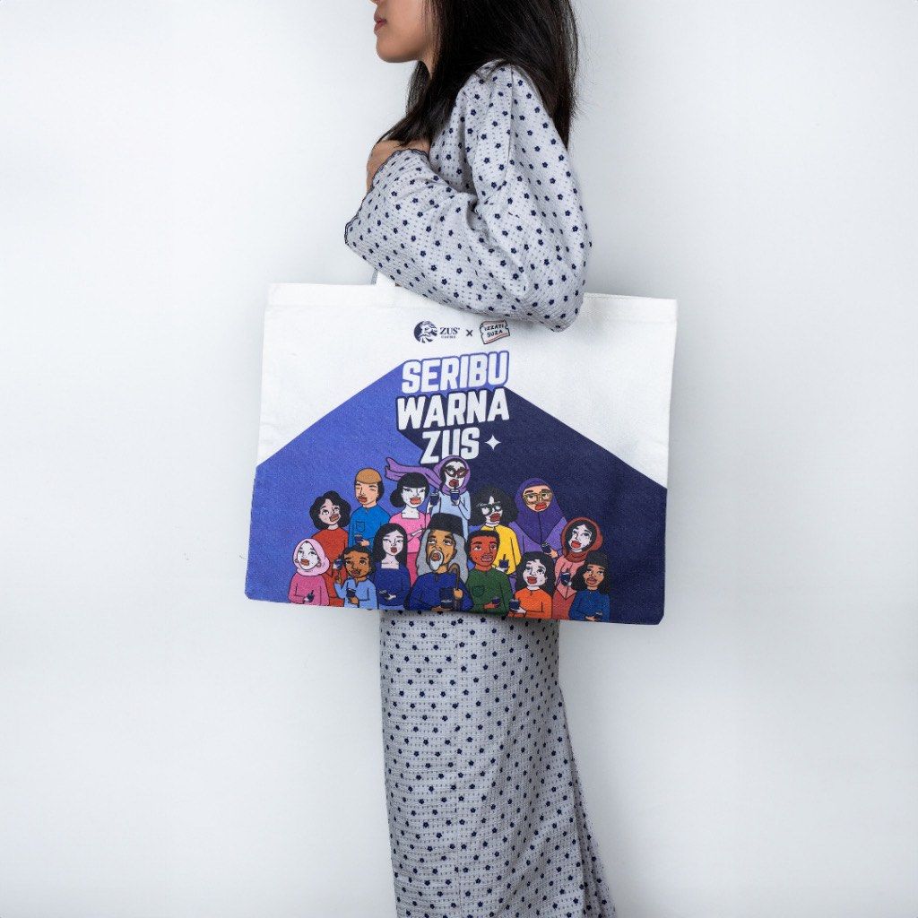 ZUS x Izzati Suza Essential Totebag Seribu Warna, Hobbies & Toys ...