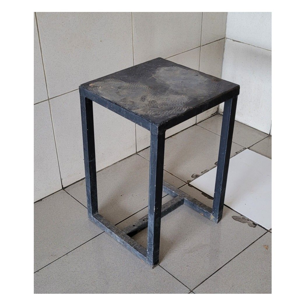 Dudukan besi, Perabotan Rumah di Carousell