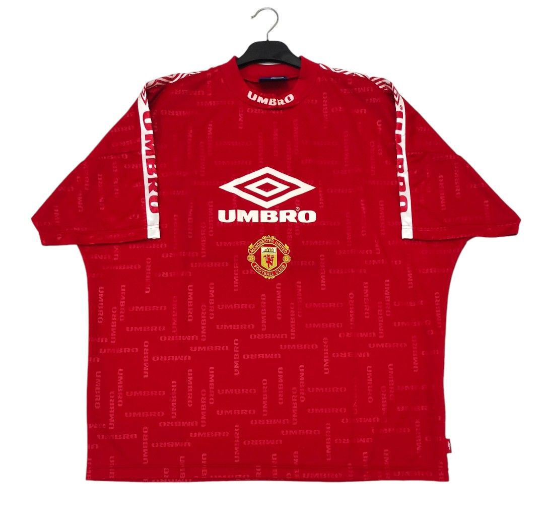 Jersey original Umbro training 1994, Fesyen Pria, Pakaian , Atasan di ...