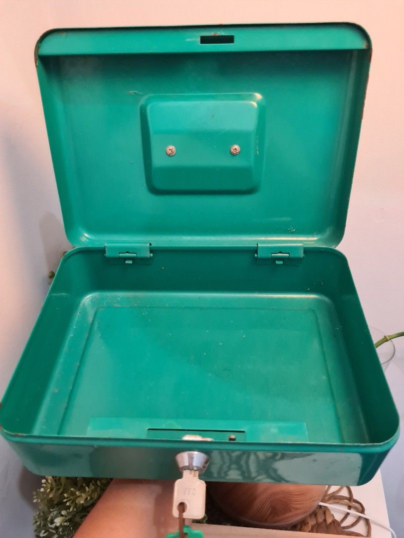 Krisbow Cash Box Deposit Box 25cm, Perabotan Rumah di Carousell