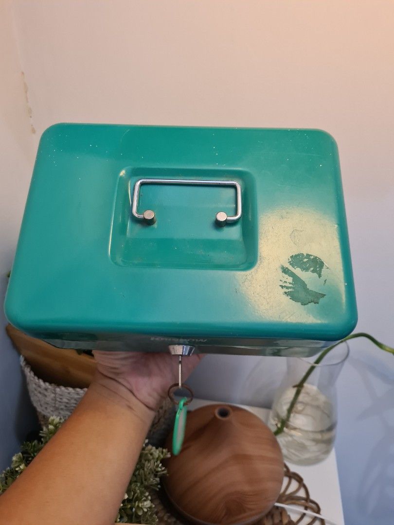 Krisbow Cash Box Deposit Box 25cm, Perabotan Rumah di Carousell