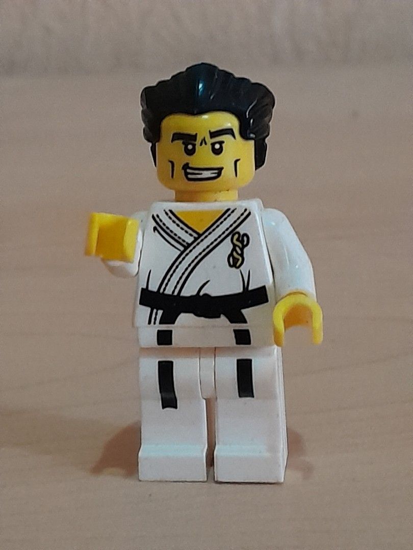 Lego Minifigure Series 2 - Karate Master, Toys & Collectibles, Mainan ...