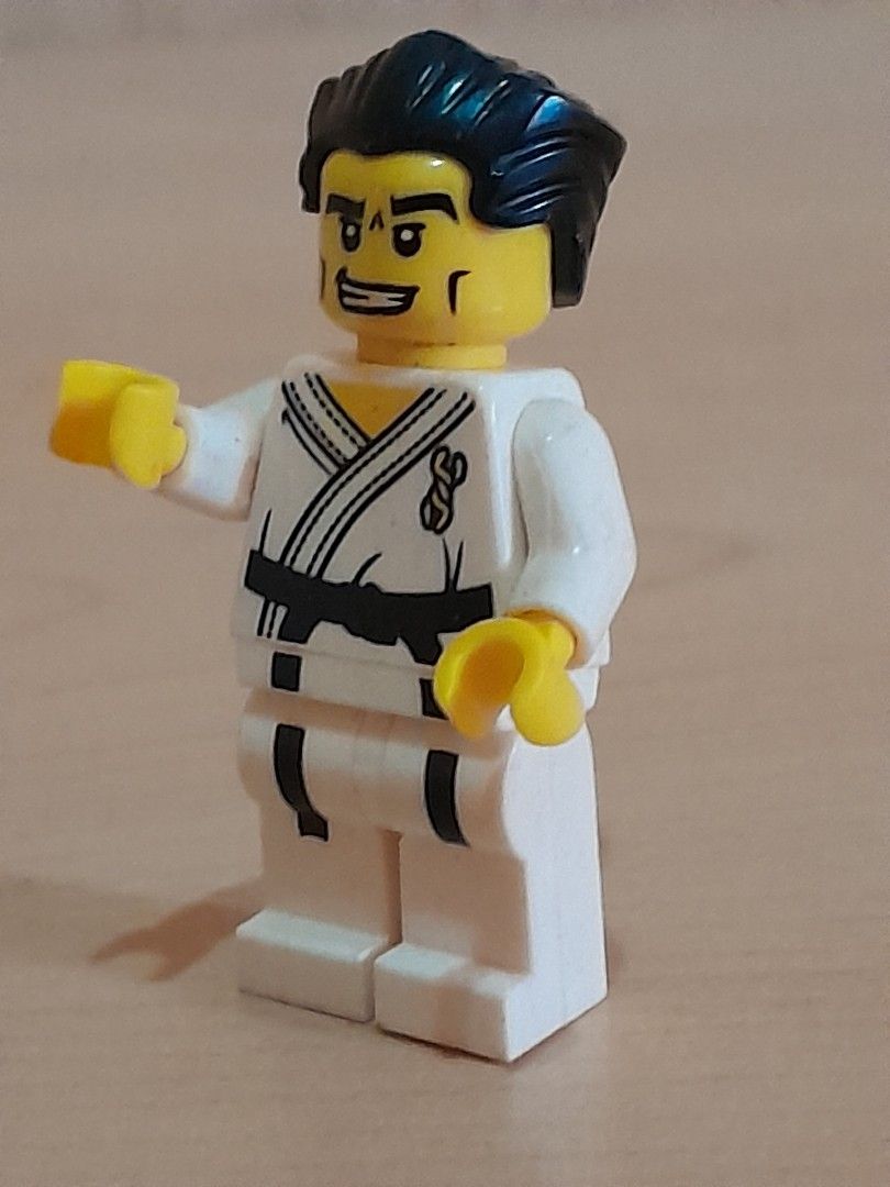 Lego Minifigure Series 2 - Karate Master, Toys & Collectibles, Mainan ...