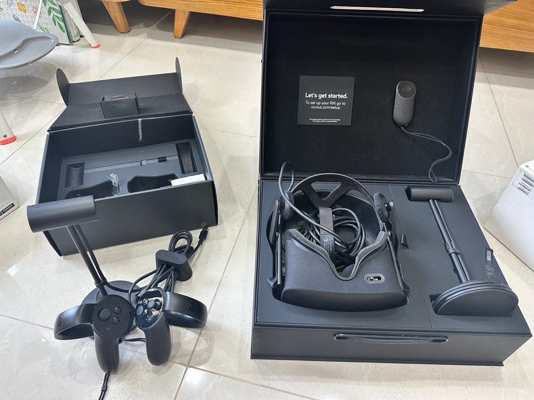 Oculus Rift + Touch Controllers, Video Gaming, Gaming Accessories ...