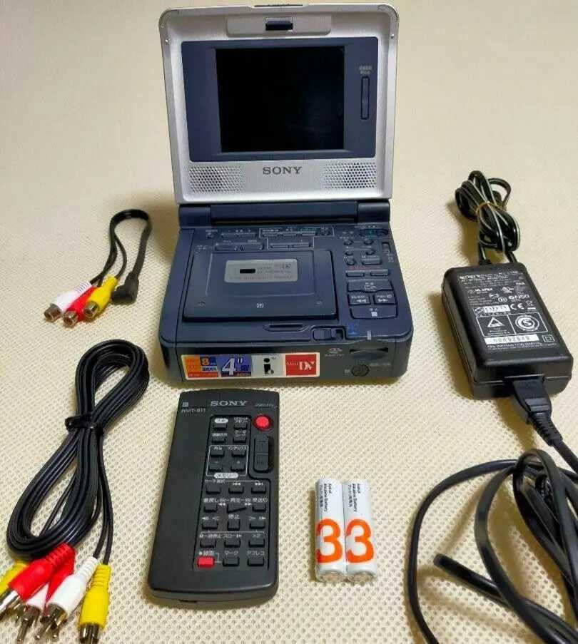 Sony 辛力懷舊手提DV机 portable DV player with LCD monitor, 家庭電器, 電視 & 其他娛樂, 藍光 ...