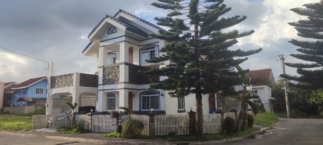 Tagaytay City 2 storey house and lot with 24 hours security P9 Million ...