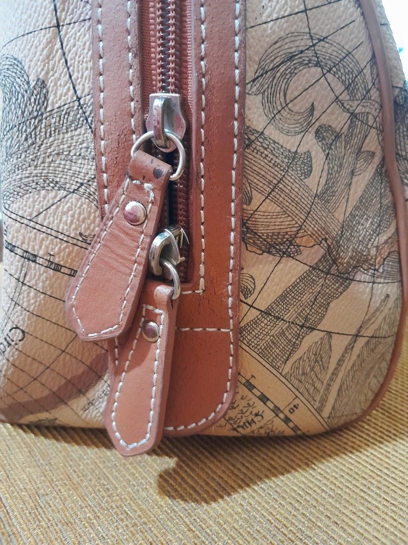 Tas Peta Guy Laroche, Fesyen Wanita, Tas & Dompet di Carousell