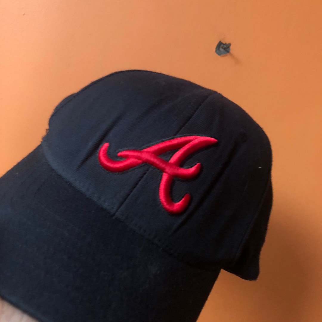 Topi MLB A Red Logo and Black, Fesyen Pria, Aksesoris, Topi di Carousell