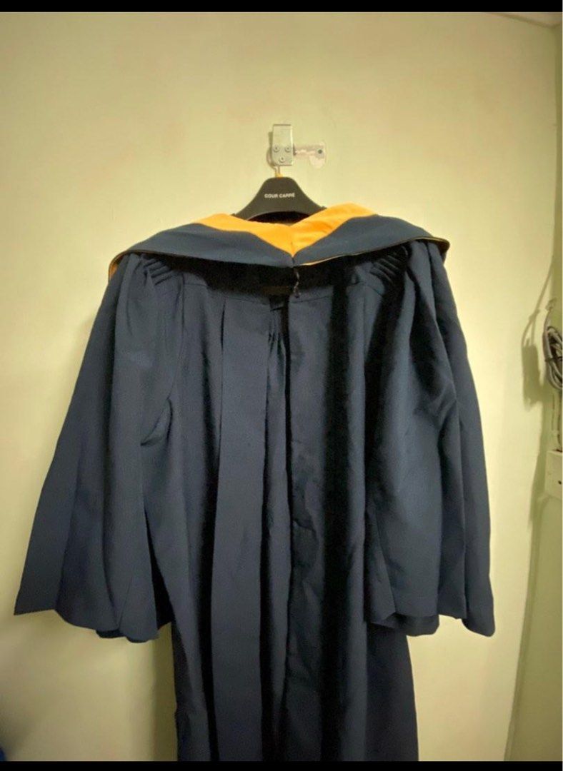 平過租|科大 HKUST 工學院SENG 畢業袍 Graduation Gown, 男裝, 外套及戶外衣服 - Carousell