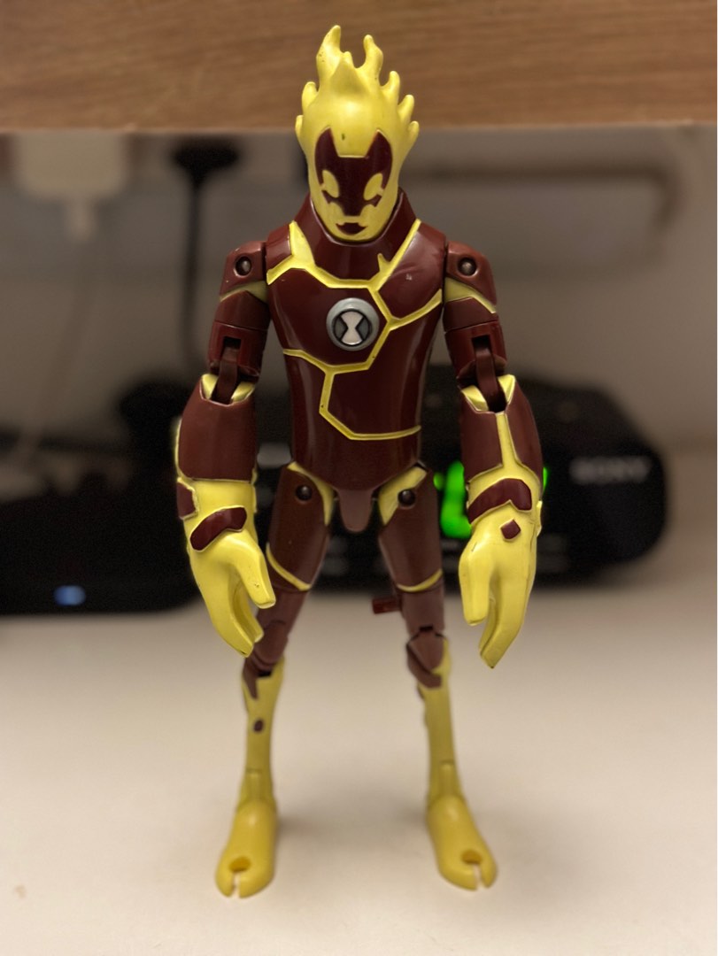 Ben 10 Heatblast Metamorfigure - Transforms Flashlight, Hobbies & Toys ...