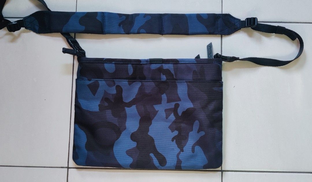 DISCOVERY EXPEDITION SLING BAG, Men's Fashion, Bags, Sling Bags on ...