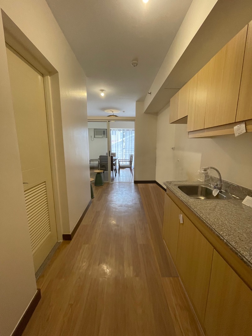 Manila Malate Condo 1BR near DLSU St Benilde spacious Camden Place DMCI ...