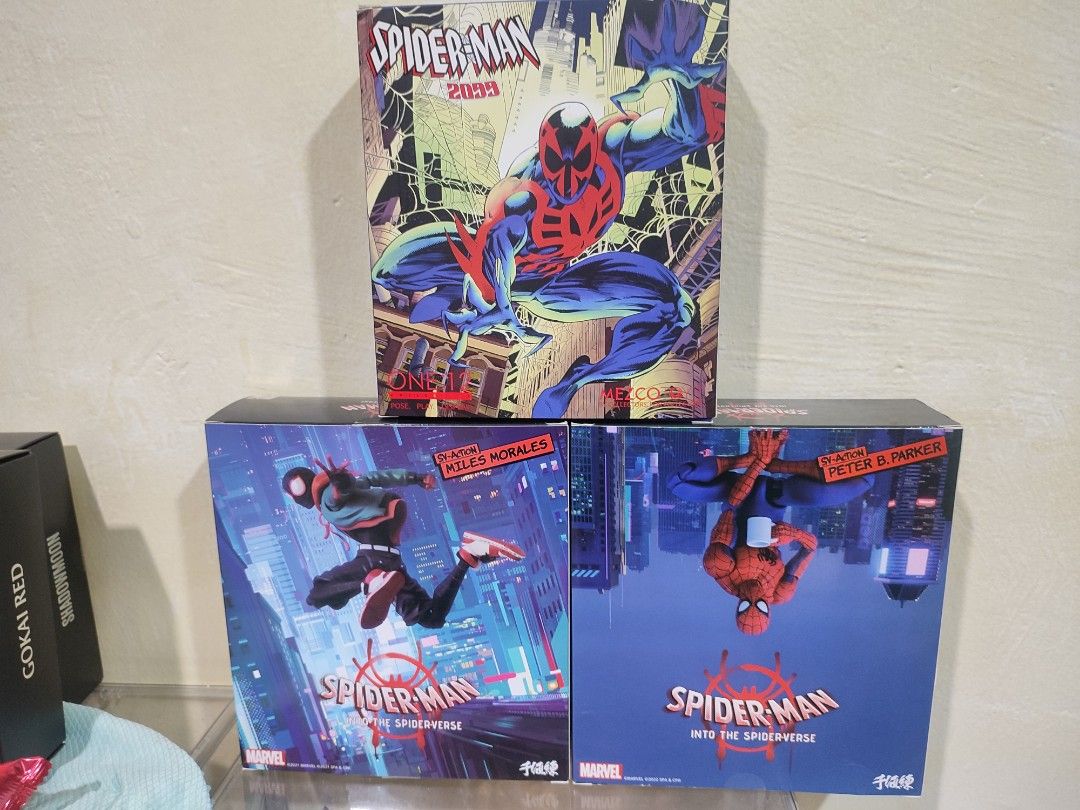 Mezco Spiderman 2099, Sentinel Spiderman Peter B Parker and Miles ...