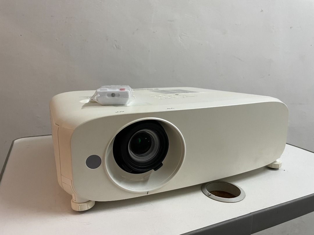 Panasonic PT-VX600N Projector 投影機 5500流明 HDMI 新燈 高流明, 家庭電器, 電視 & 其他娛樂 ...