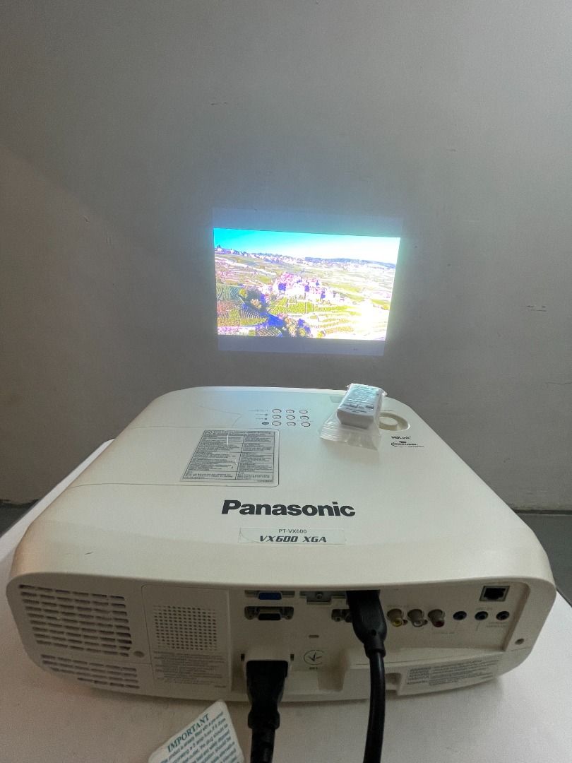 Panasonic PT-VX600N Projector 投影機 5500流明 HDMI 新燈 高流明, 家庭電器, 電視 & 其他娛樂 ...