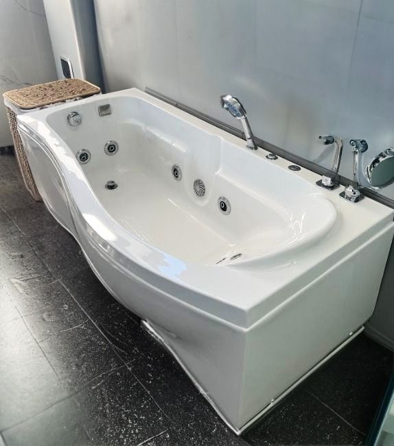 Premium Jacuzzi and Bath Tub in one, Furniture & Home Living, Bathroom ...