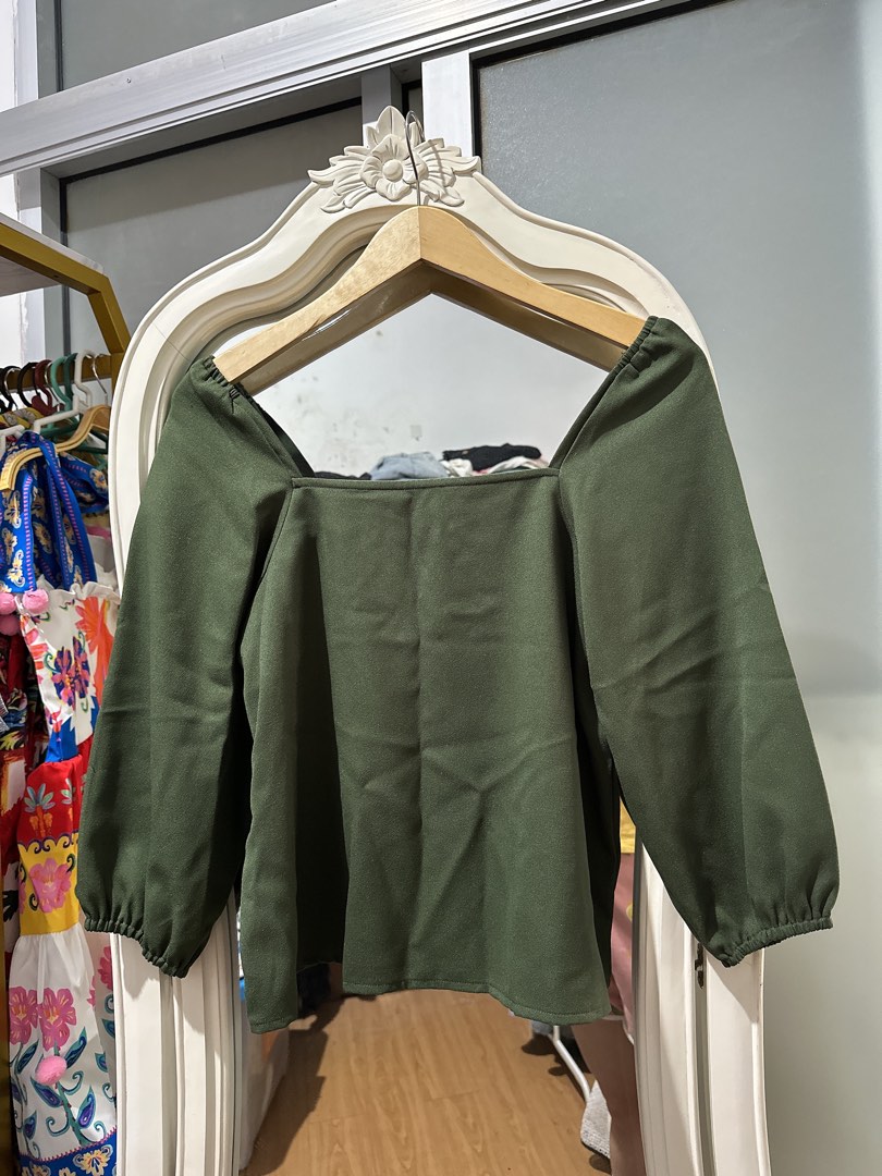 Sabrina army, Fesyen Wanita, Pakaian Wanita, Atasan di Carousell