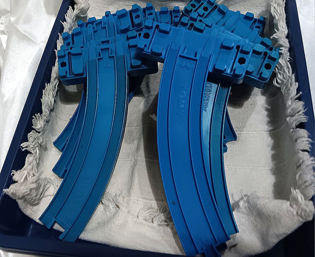 THOMAS Tomy slope curve rail, Toys & Collectibles, Mainan di Carousell