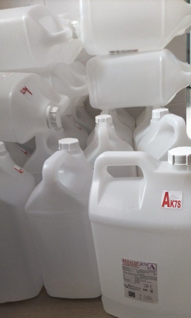 Tong botol 10 Liter, Furniture & Home Living, Cleaning & Homecare ...