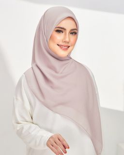 Tudung ruffle plain, Women's Fashion, Muslimah Fashion, Hijabs on Carousell