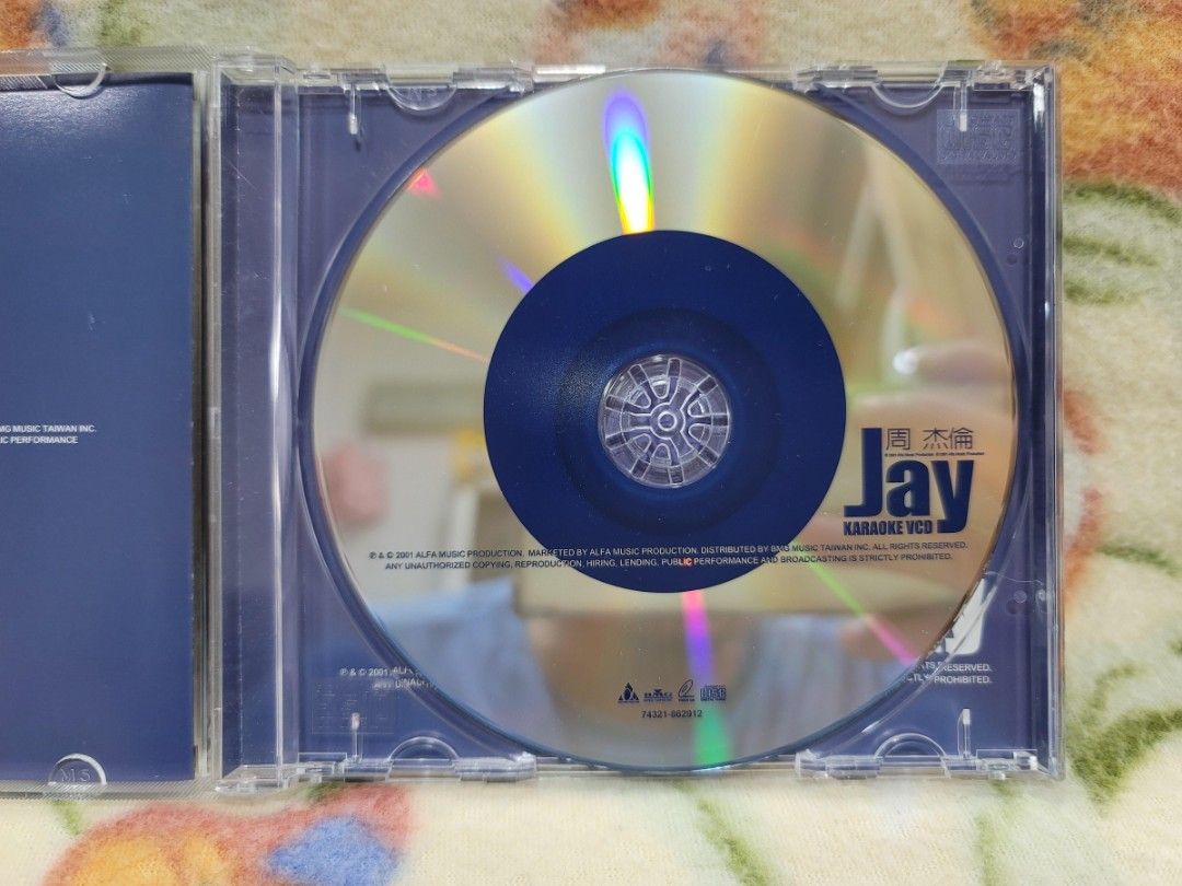 周杰倫vcd=周杰倫 JAY 首張同名專輯 KARAOKE VCD(2001年發行，首版), 書籍、休閒與玩具, 樂器、音樂相關, CD、DVD在旋轉拍賣