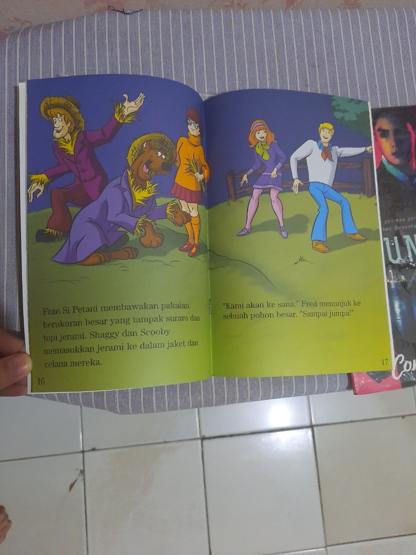 Buku cerita Scooby Doo dan komik Run Away, Buku & Alat Tulis, Buku di Carousell