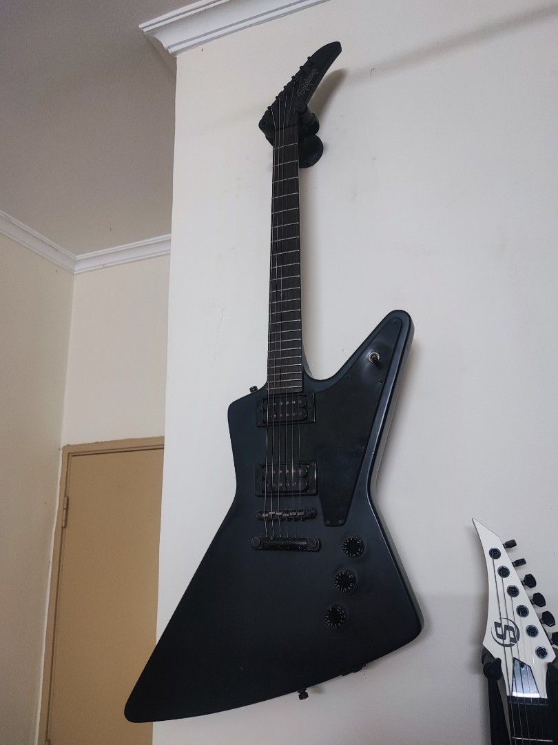 Epiphone Explorer Gothic, Hobbies & Toys, Music & Media, Musical ...