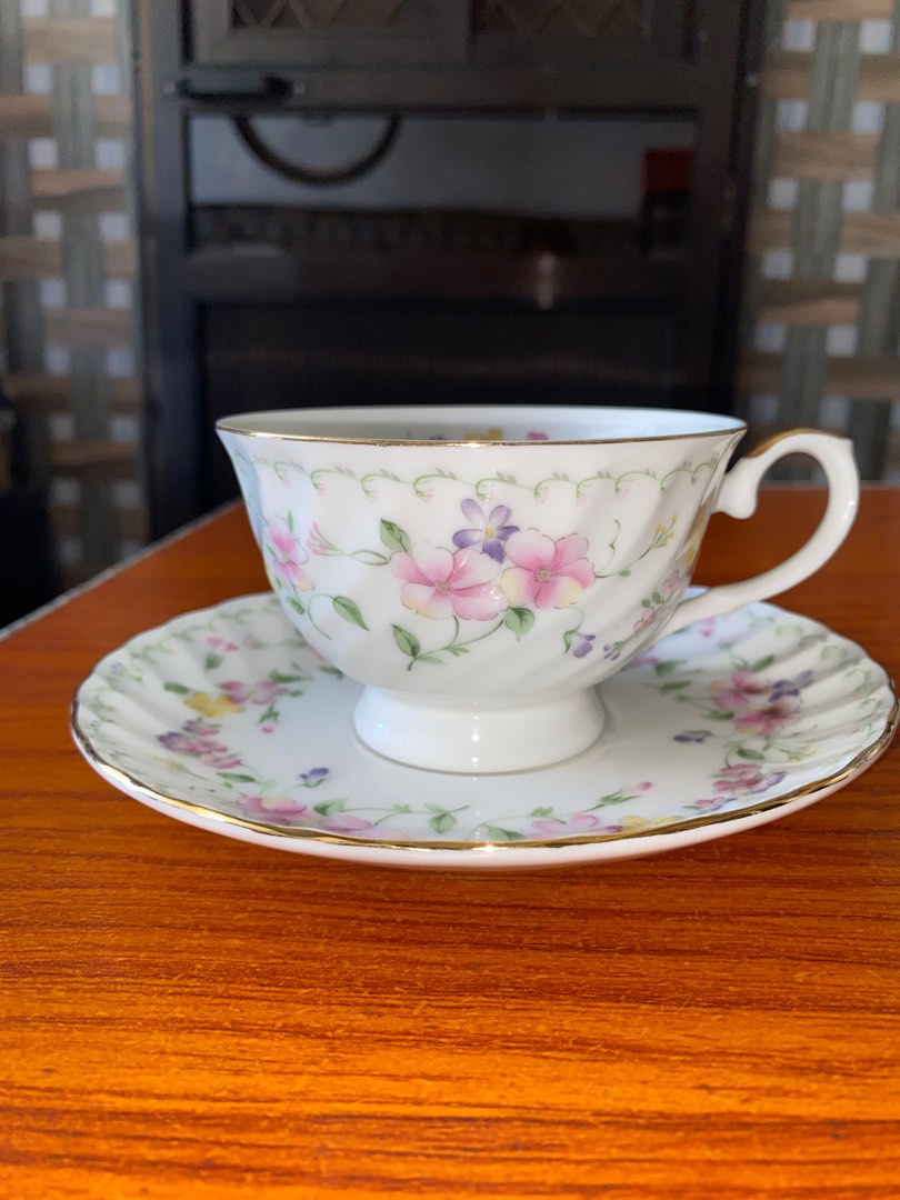 Marui China tea cup and saucer very royalcore with gold rims made in ...