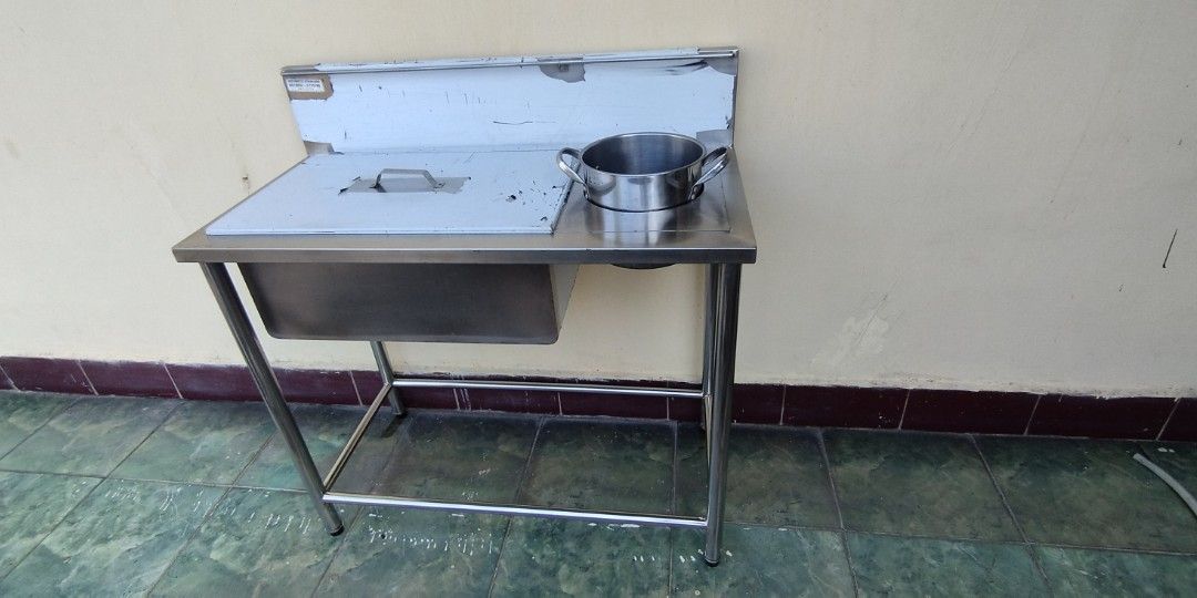 Meja penepungan ayam fried chicken, Kitchen & Appliances di Carousell