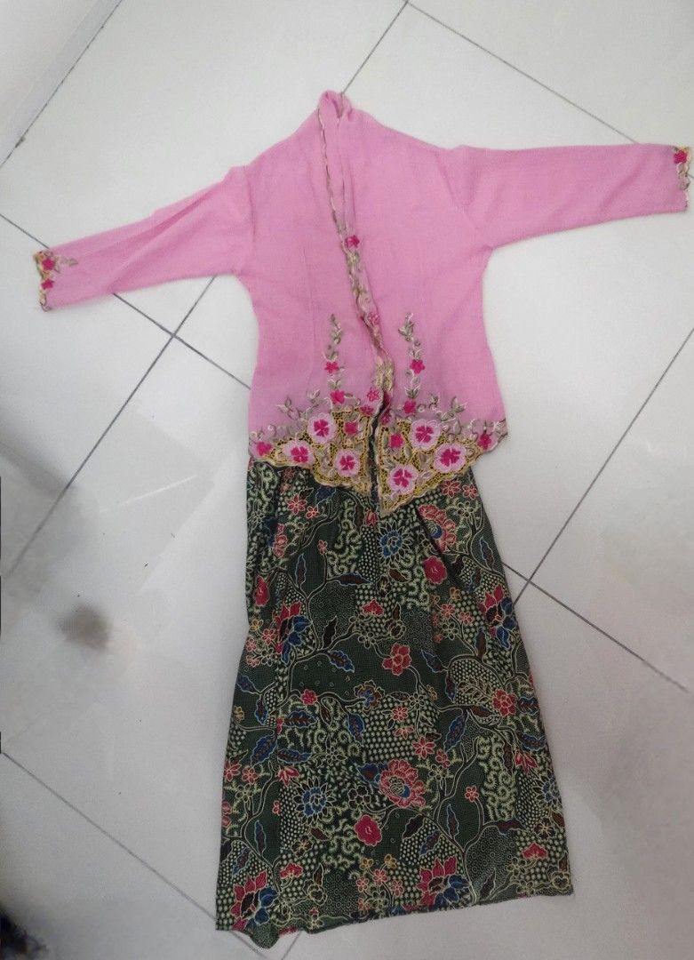Nyonya Baju kebaya, Babies & Kids, Babies & Kids Fashion on Carousell