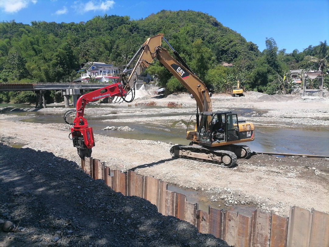 Sterling Auto Tilt Vibro Hammer, Commercial & Industrial, Industrial ...