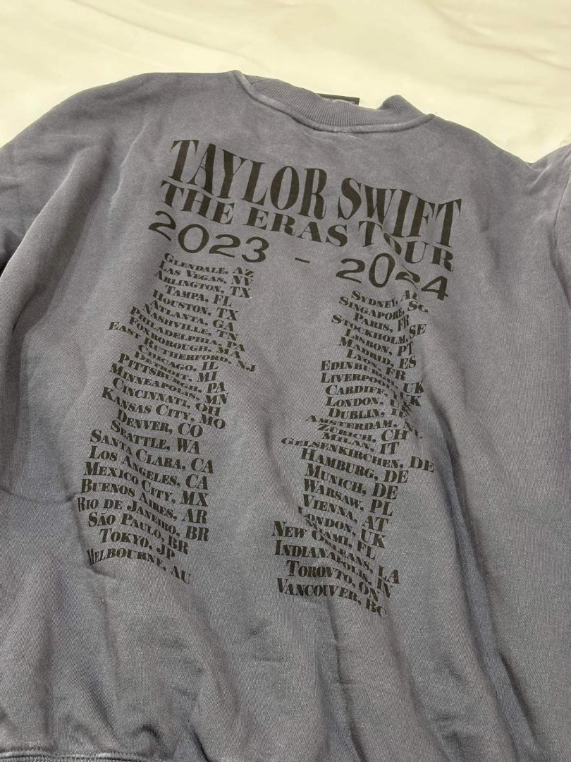Taylor Swift Eras Tour Blue Sweater MEDIUM (RUSH), Hobbies & Toys ...