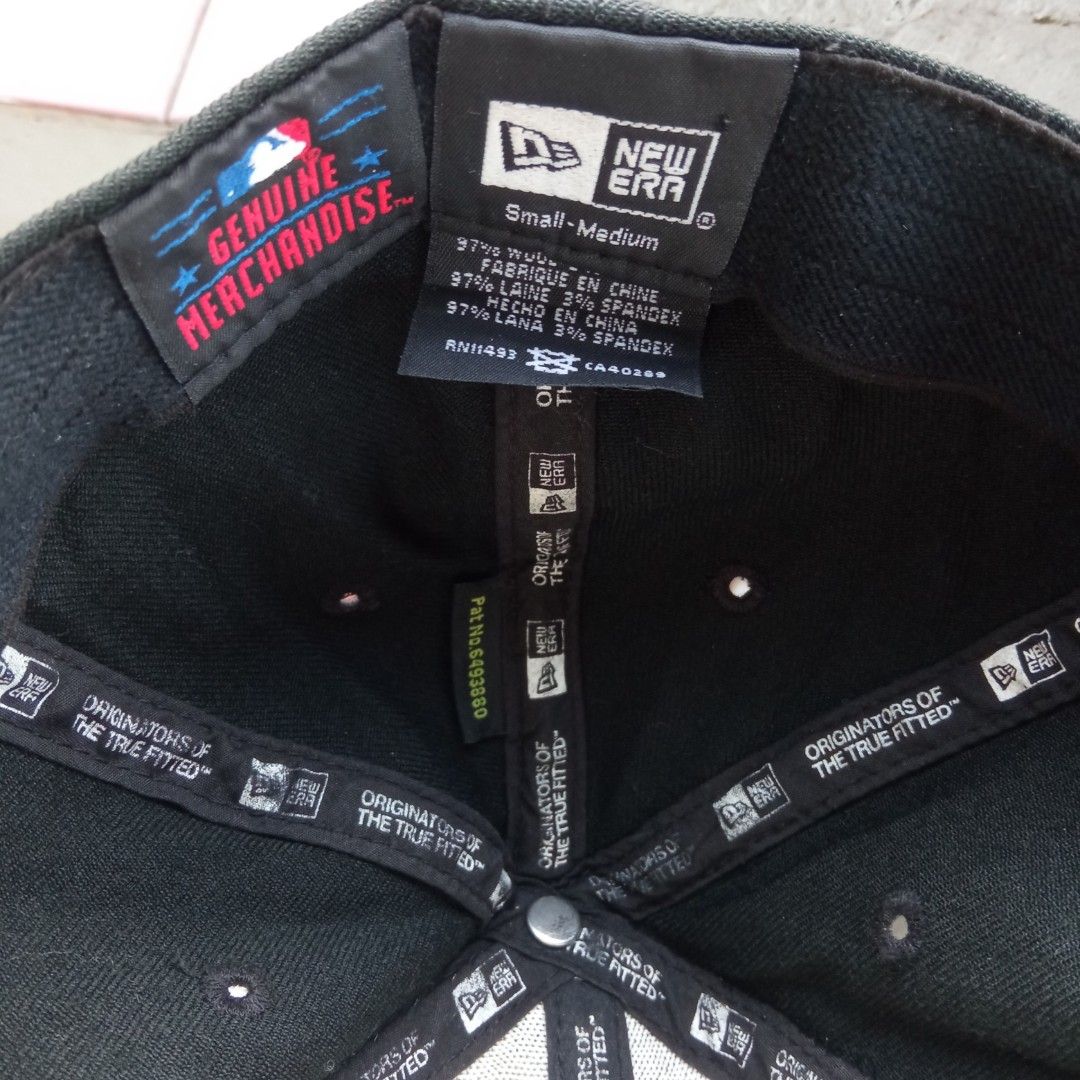 Topi New era, Fesyen Pria, Aksesoris, Topi di Carousell