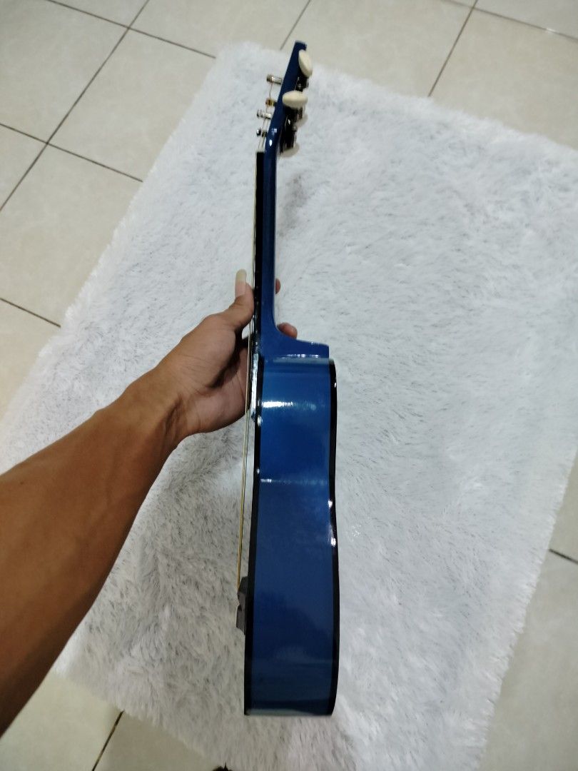 Ukulele atau keroncong, Musik & Media, Alat di Carousell