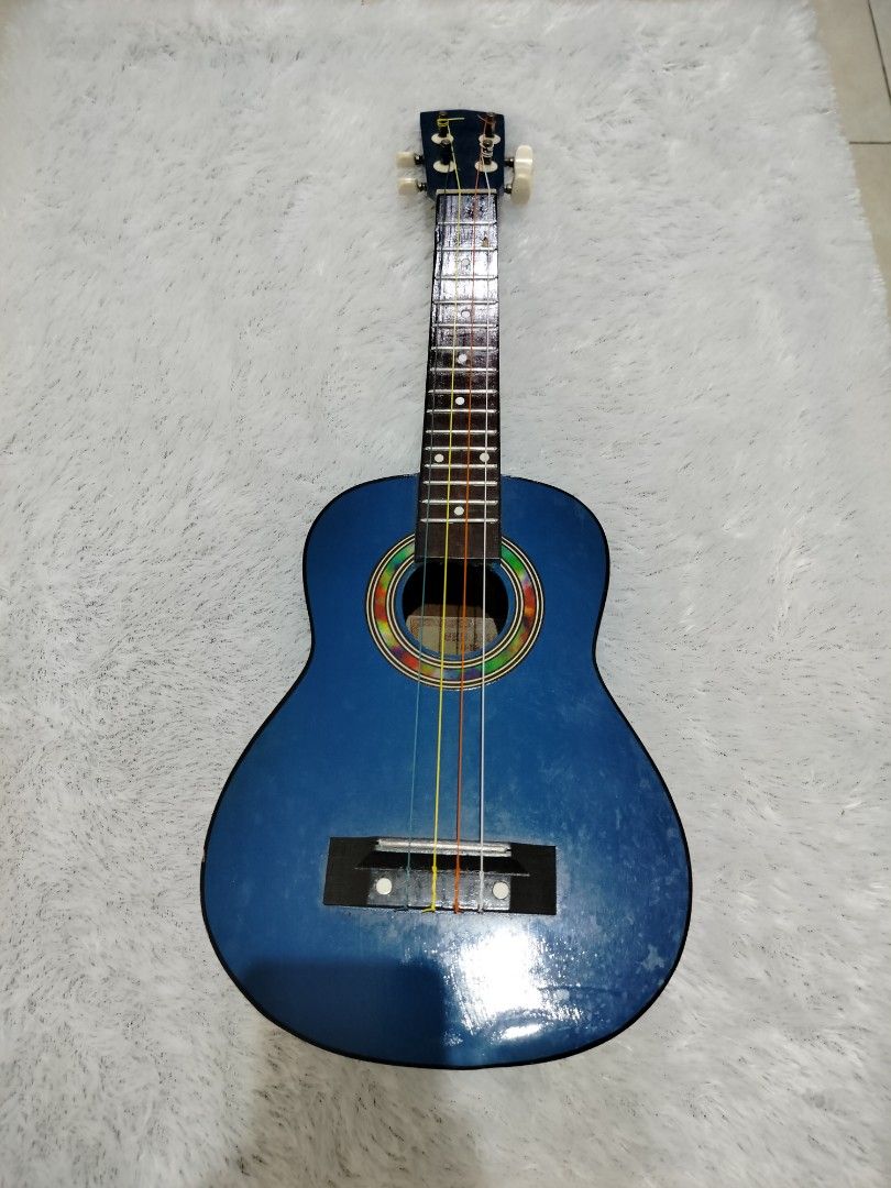 Ukulele atau keroncong, Musik & Media, Alat di Carousell