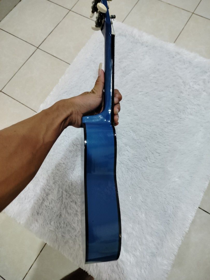 Ukulele atau keroncong, Musik & Media, Alat di Carousell