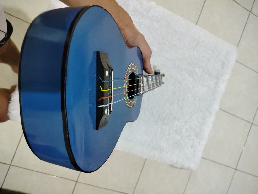 Ukulele atau keroncong, Musik & Media, Alat di Carousell