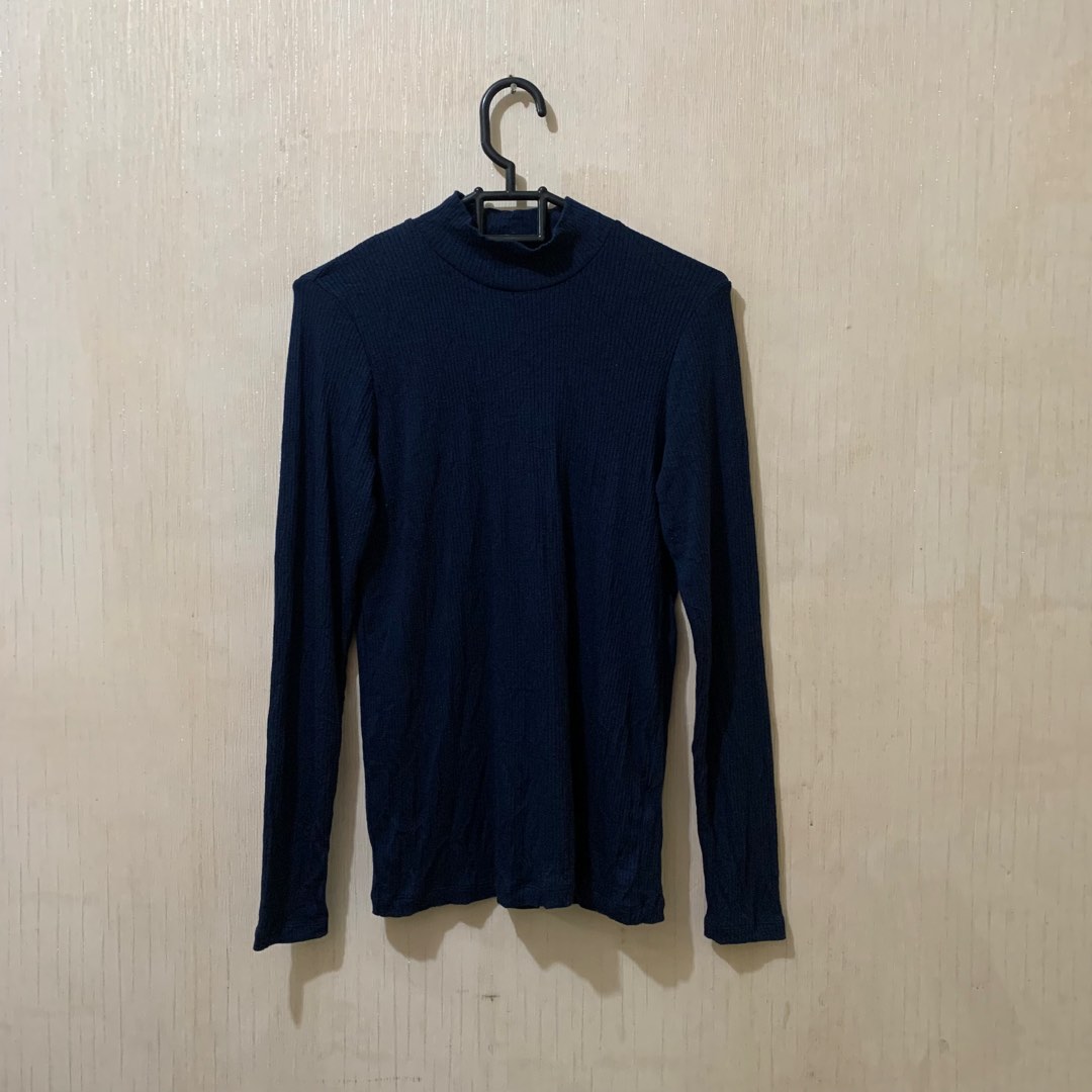 Uniqlo Turtle inner (berbulu) navy blue, Fesyen Wanita, Pakaian Wanita ...