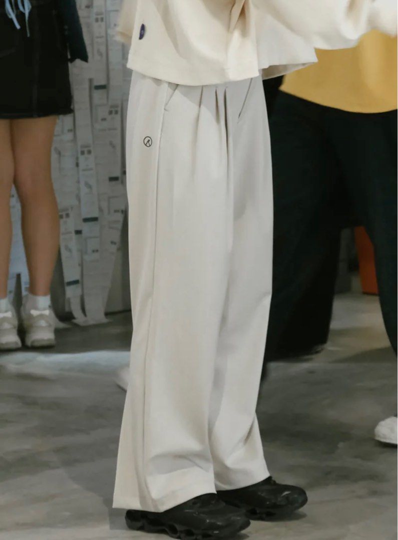 現貨 Retem03 pop up 快閃店 Stapler Cocoon Trousers | Oat魏如昀, 她的時尚, 褲＆裙, 其他下身 ...